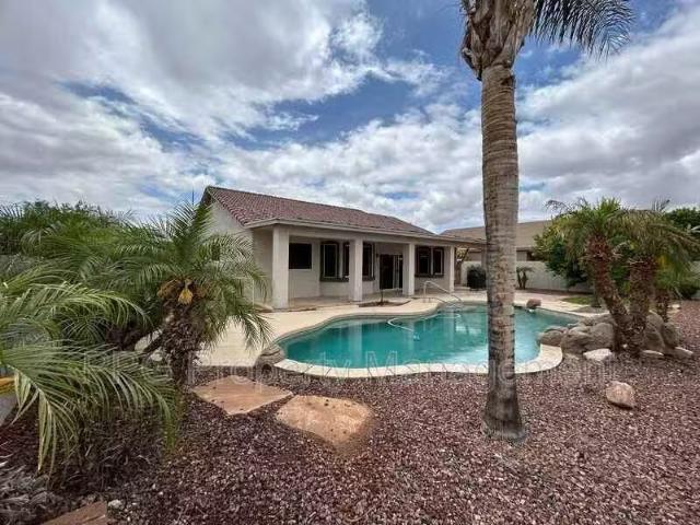 61387627 18132 W Port Royale Ln