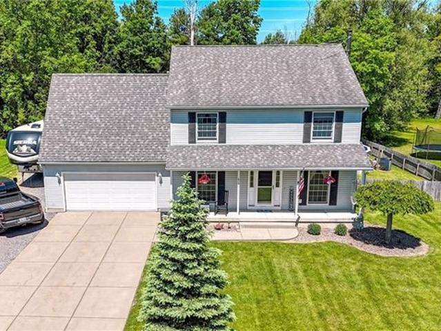 6138 Versailles Rd, Lakeview, NY 14085