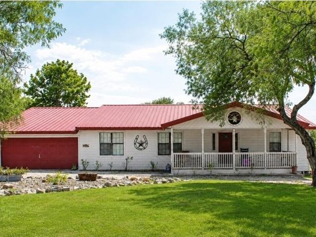 6139 Mockingbird Ln, Mathis, TX 78368