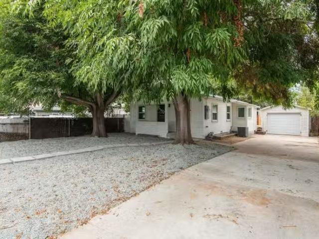 61306427 814 10th St