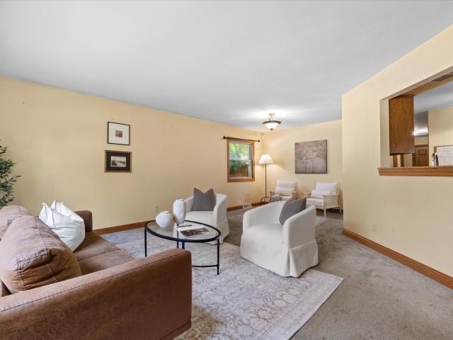 6131 Twin Oak Dr