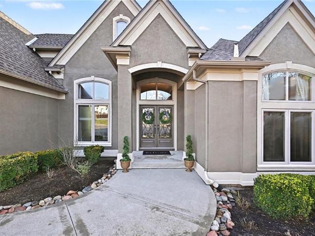 6133 N Cypress Court