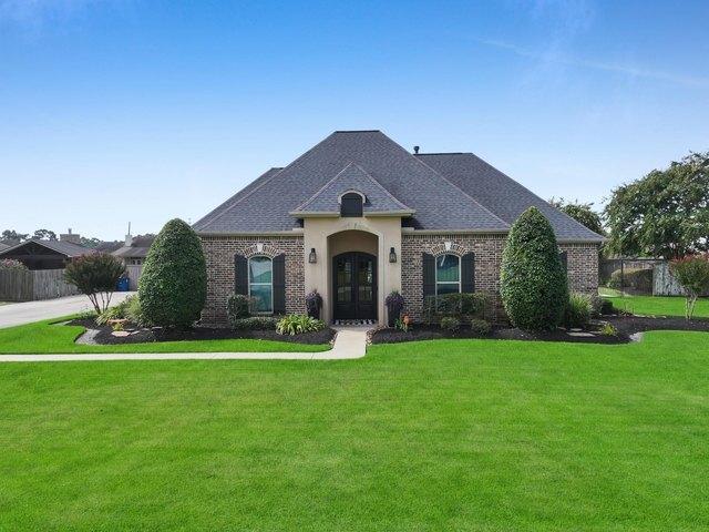 613 Continental Dr, Bridge City, TX 77611
