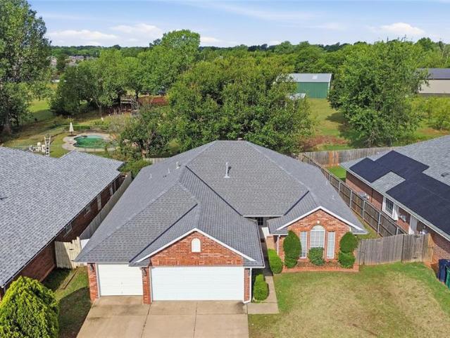 613 Bluegrass Lane