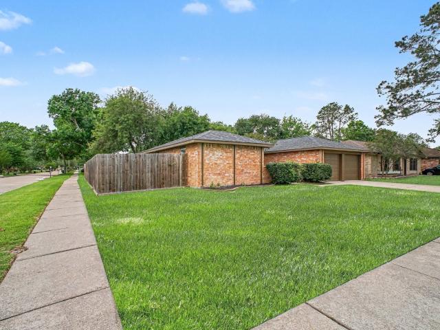 613 Dixie Dr, League City, TX 77573 | MLS #26464 | Compass