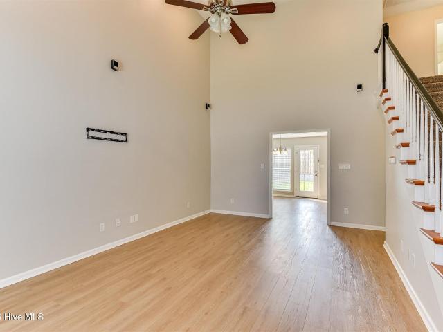 613 Dunrobin Lane