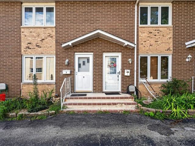 613 E 3rd St Apt 3, Lockport, IL 60441