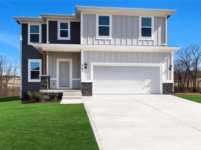 613 Foxglove Ln, Raymore, MO 64083