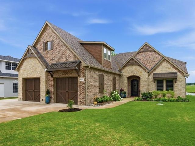 613 Kiowa Dr W, Lake Kiowa, TX 76240