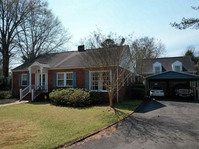 613 Hillcrest Dr, Talladega, AL 35160
