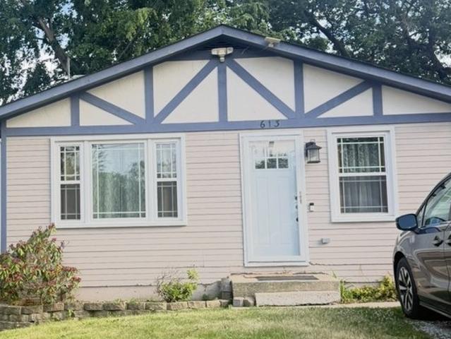 613 Oakwood Dr, Round Lake Beach, IL 60073