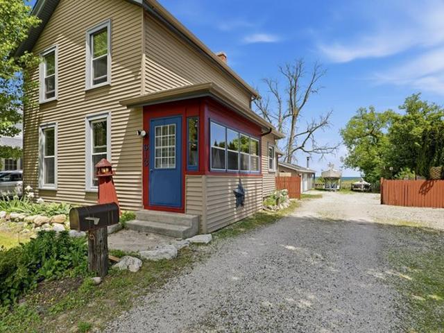 613 N 4th St, Manitowoc, WI 54220