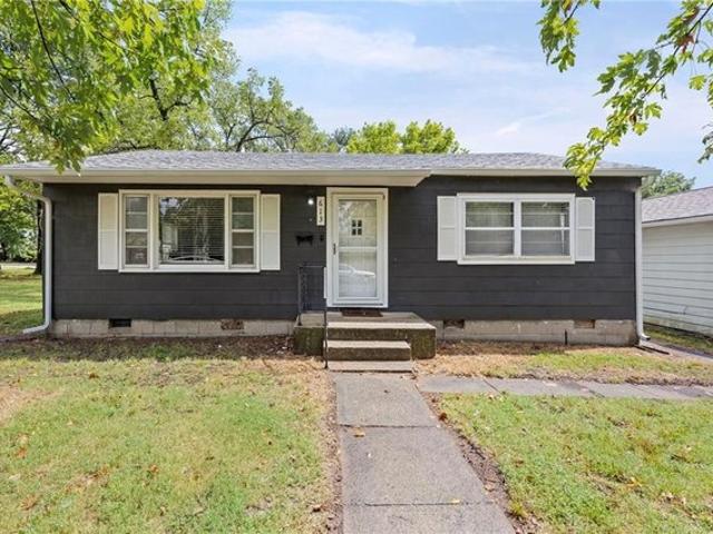 613 N Ohio St, Iola, KS 66749