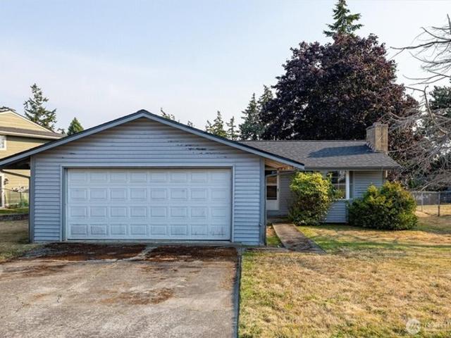 613 NW Hyak Dr, Oak Harbor, WA 98277