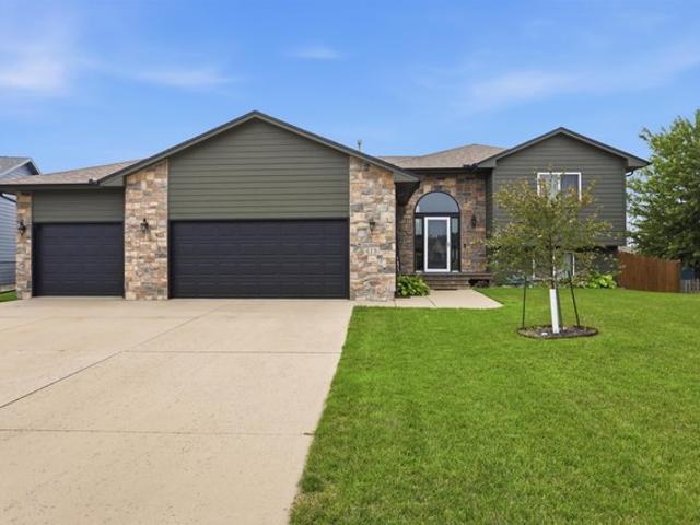 613 S Columbia St, Harrisburg, SD 57032