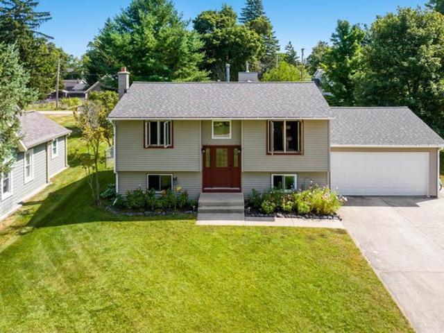 613 Spruce St, Elk Rapids, MI 49629