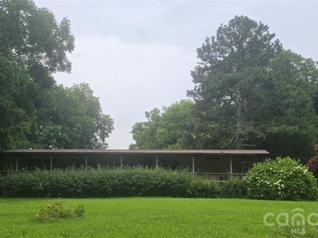 613 Staley St, Troy, NC 27371