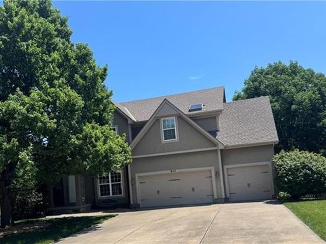 613 SW Derby Dr, Lee's Summit, MO 64081