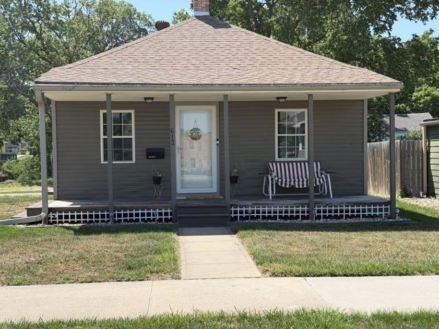 613 Pine St, Yankton, SD 57078