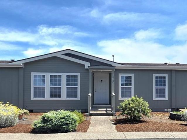 613 Royalty Cir NE, Salem, OR 97301