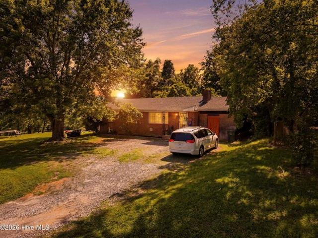 613 Robbinsville Rd, Andrews, NC 28901