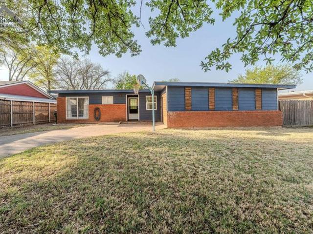 613 W Texas Ave, Iowa Park, TX 76367