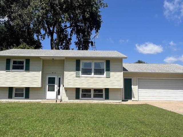 613 W Wilson St, New Hampton, IA 50659