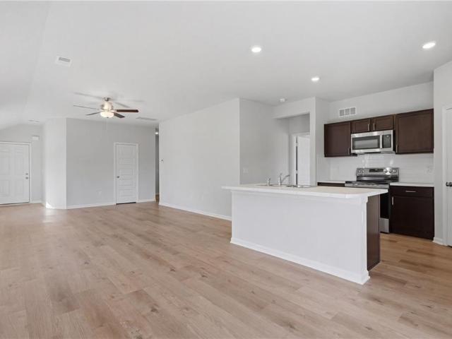 613 W Bluebird Street