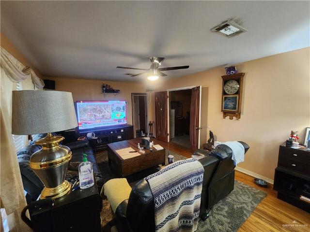 613 W Sycamore Avenue