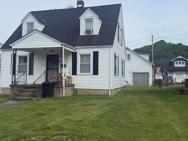 613 Washington Ave, Paintsville, KY 41240