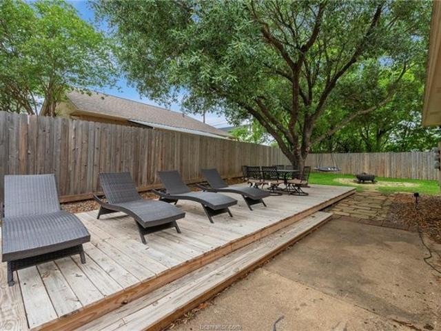 613 Townplace Dr, College Station, TX 77840