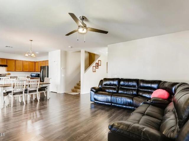 6144 W Freeway Lane