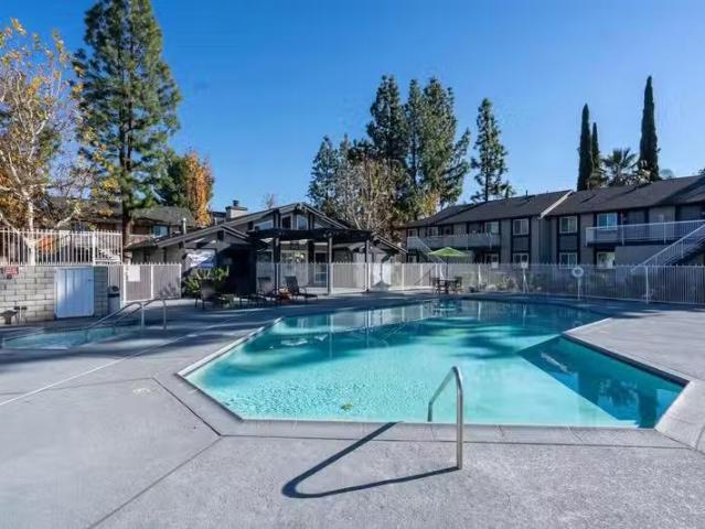 61457338 1203 E Central Ave