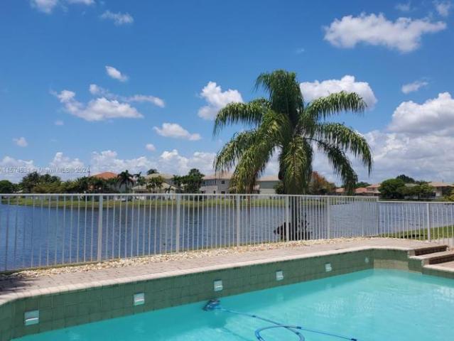 6145 SW 192nd Ave, Pembroke Pines, FL 33332