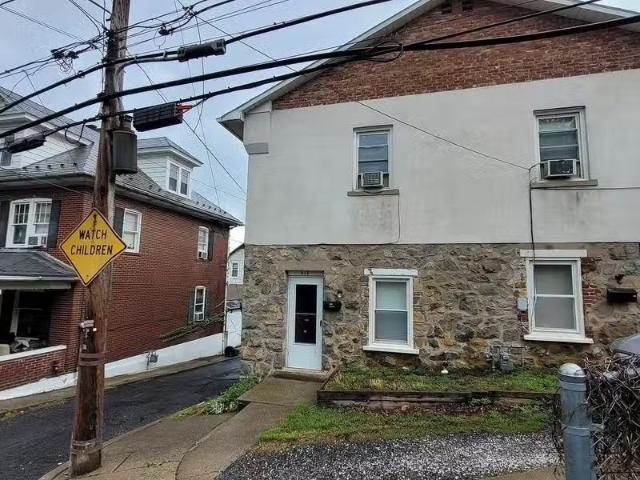 61483567 915 E 7th St