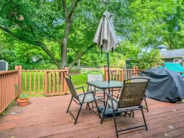 61485228 2912 Chesterfield St