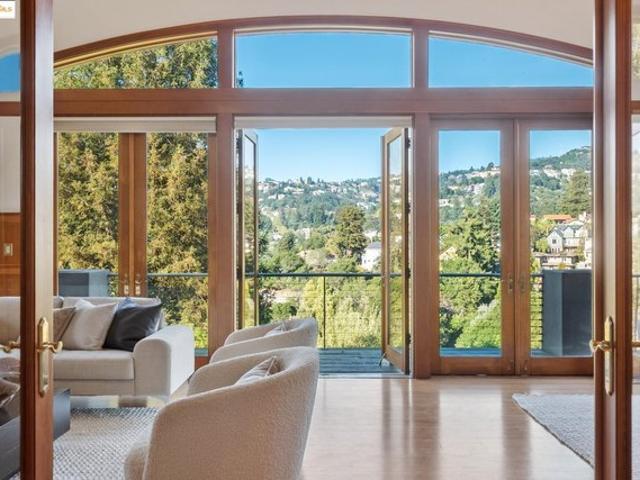 6148 Ocean View Dr, Oakland, CA 94618