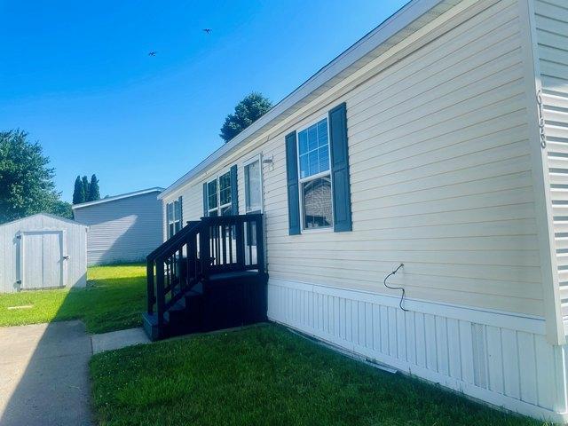 6148 Hickory Trl, White Lake, MI 48383