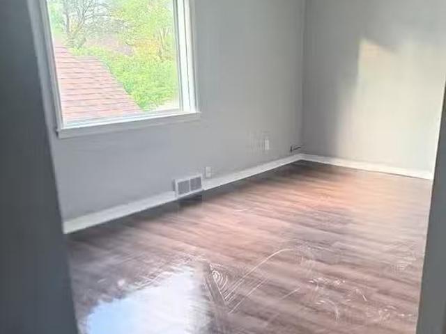 61492728 2215 S 90th St #U