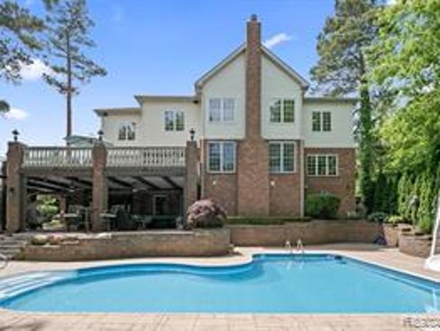 61496 Beacon Hill Drive