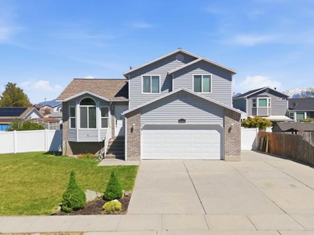 6149 S Walnut Wood Dr, Kearns, UT 84118