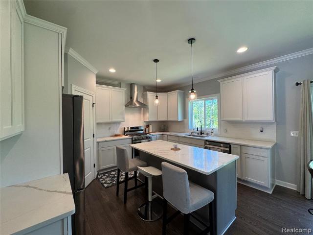 6149 Woodridge Lane