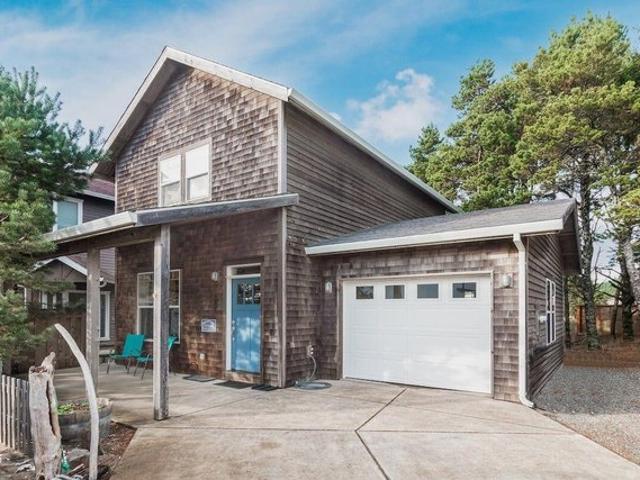 6140 Center Pointe Loop, Pacific City, OR 97135