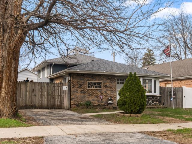 6140 W 99th St, Oak Lawn, IL 60453 | MLS #12617 | Compass