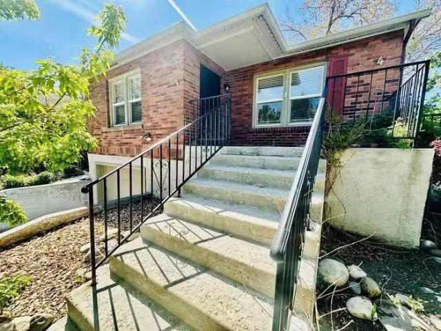 61421992 234 W Pueblo St