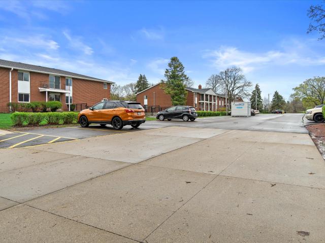 6143 W Howard Ave, Unit 17