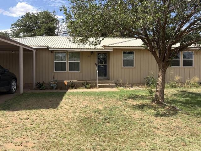 614 16th St, Seagraves, TX 79359