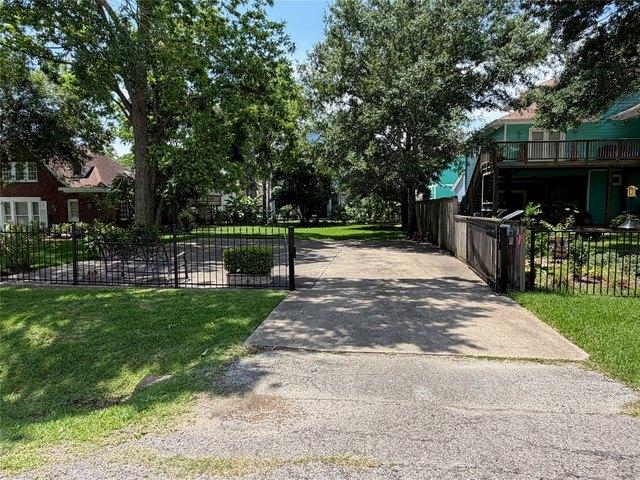 614 Clear Lake Rd, Clear Lake Shores, TX 77565
