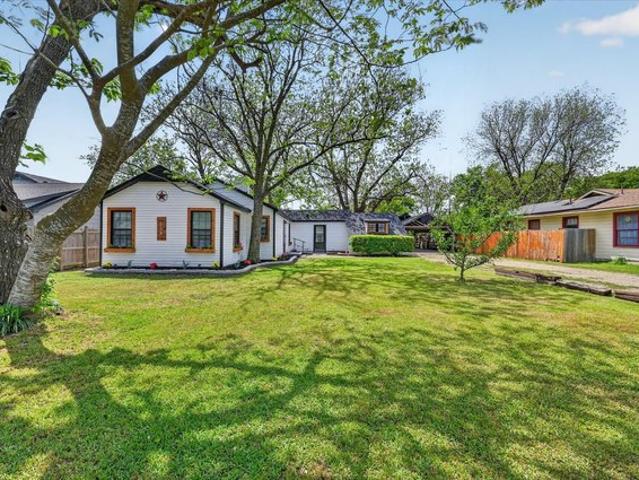 614 Bellevue Dr, Cleburne, TX 76033