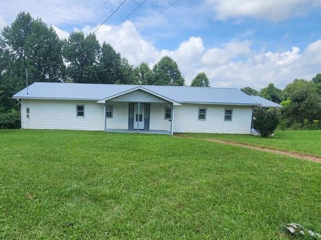 614 Green Acres St, Pounding Mill, VA 24637